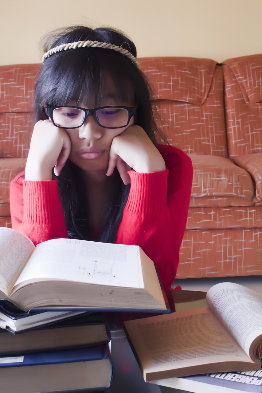4 Creative Ways to Overcome a Reading Slump | Lydia Schoch